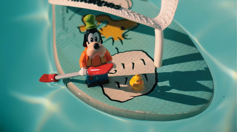 Brick Pic of the Day: Goofy boating