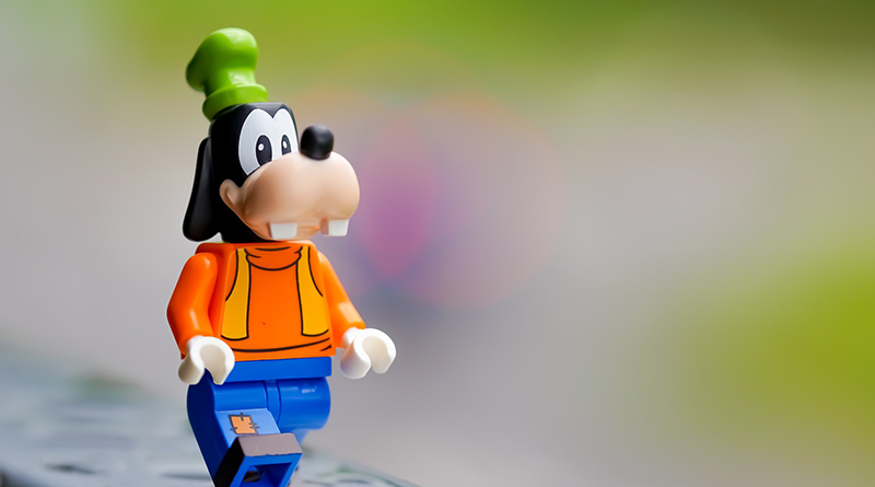 Brick Pic of the Day: Goofy strolls