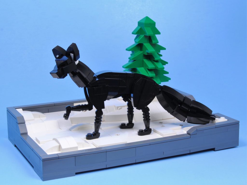 Кирпичная фотография дня: Одинокий волк