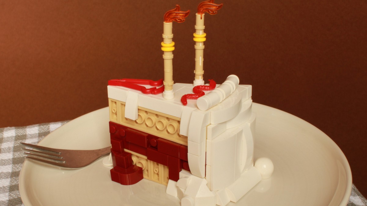 Brick Pic of the Day: Cake