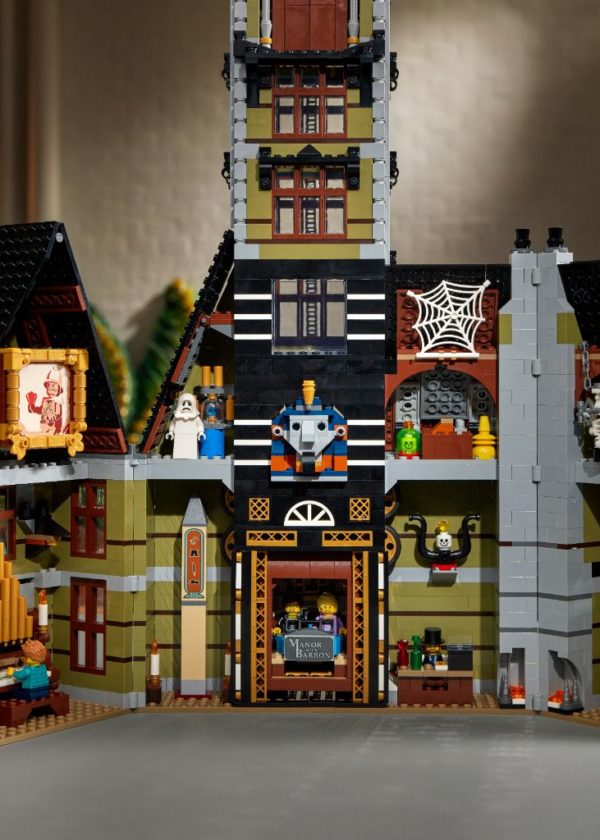 LEGO 10273 Haunted House officially unveiled