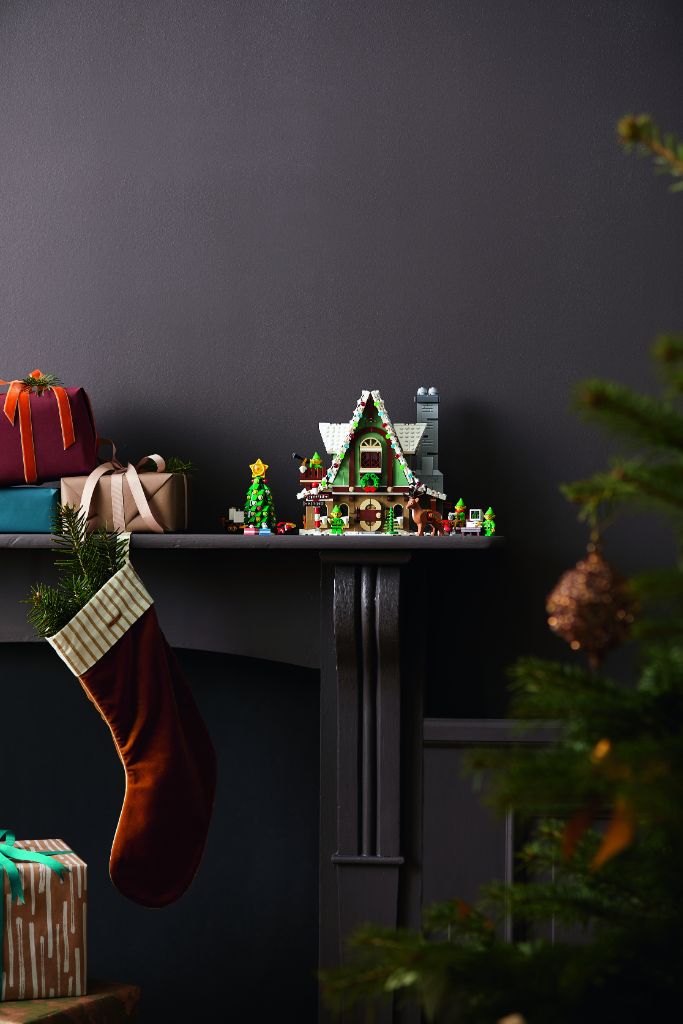 LEGO Winter Village Collection 10275 Elf Club House announced