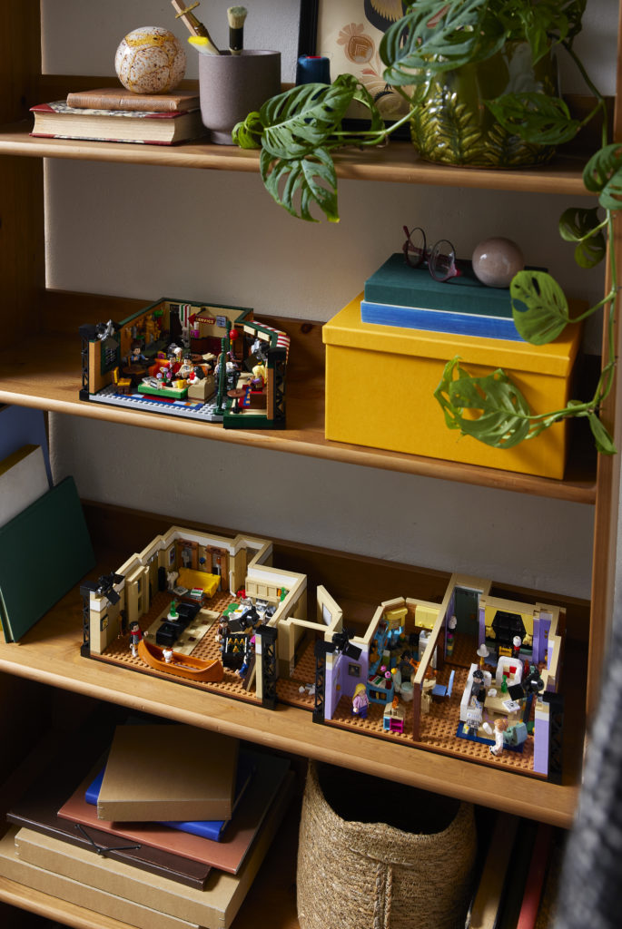 In pictures: LEGO 10292 Friends Apartments