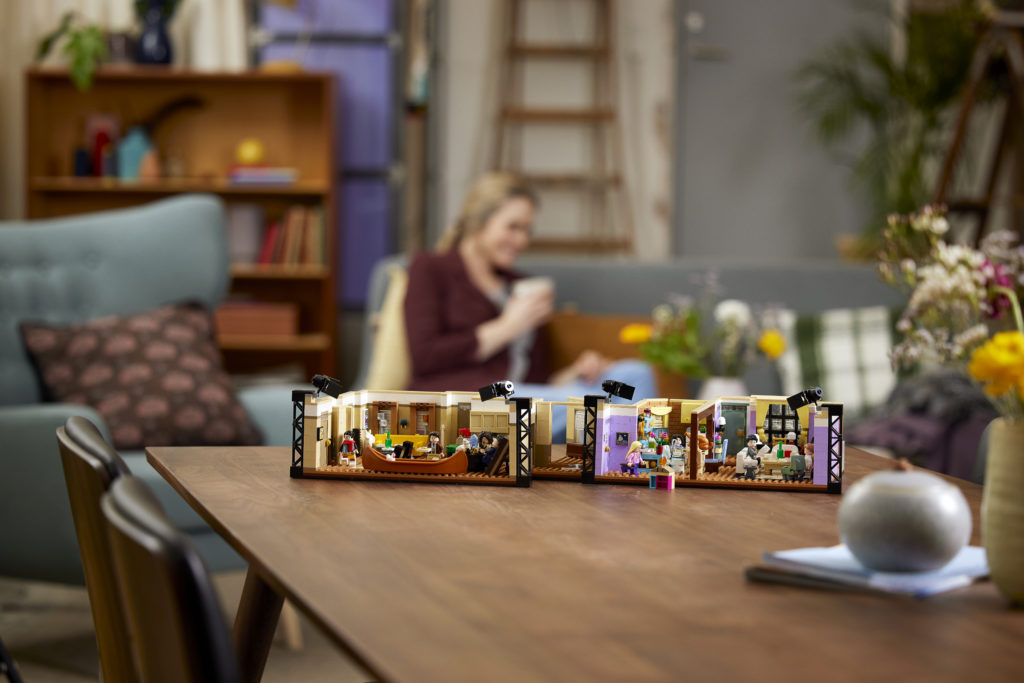 In pictures: LEGO 10292 Friends Apartments