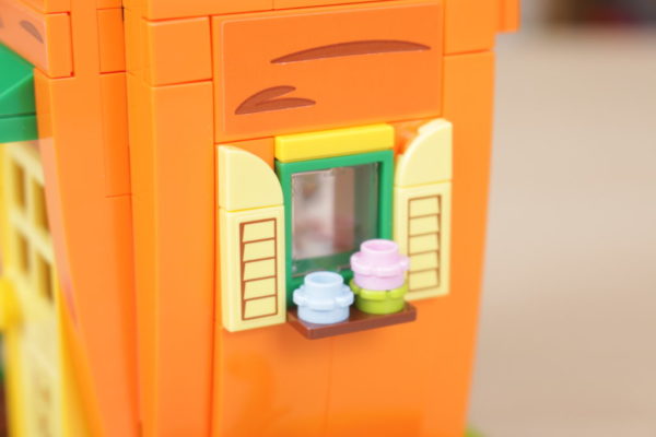 LEGO 40449 Easter Bunny’s Carrot House GWP review and gallery