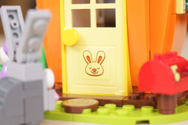 LEGO 40449 Easter Bunny’s Carrot House GWP review and gallery