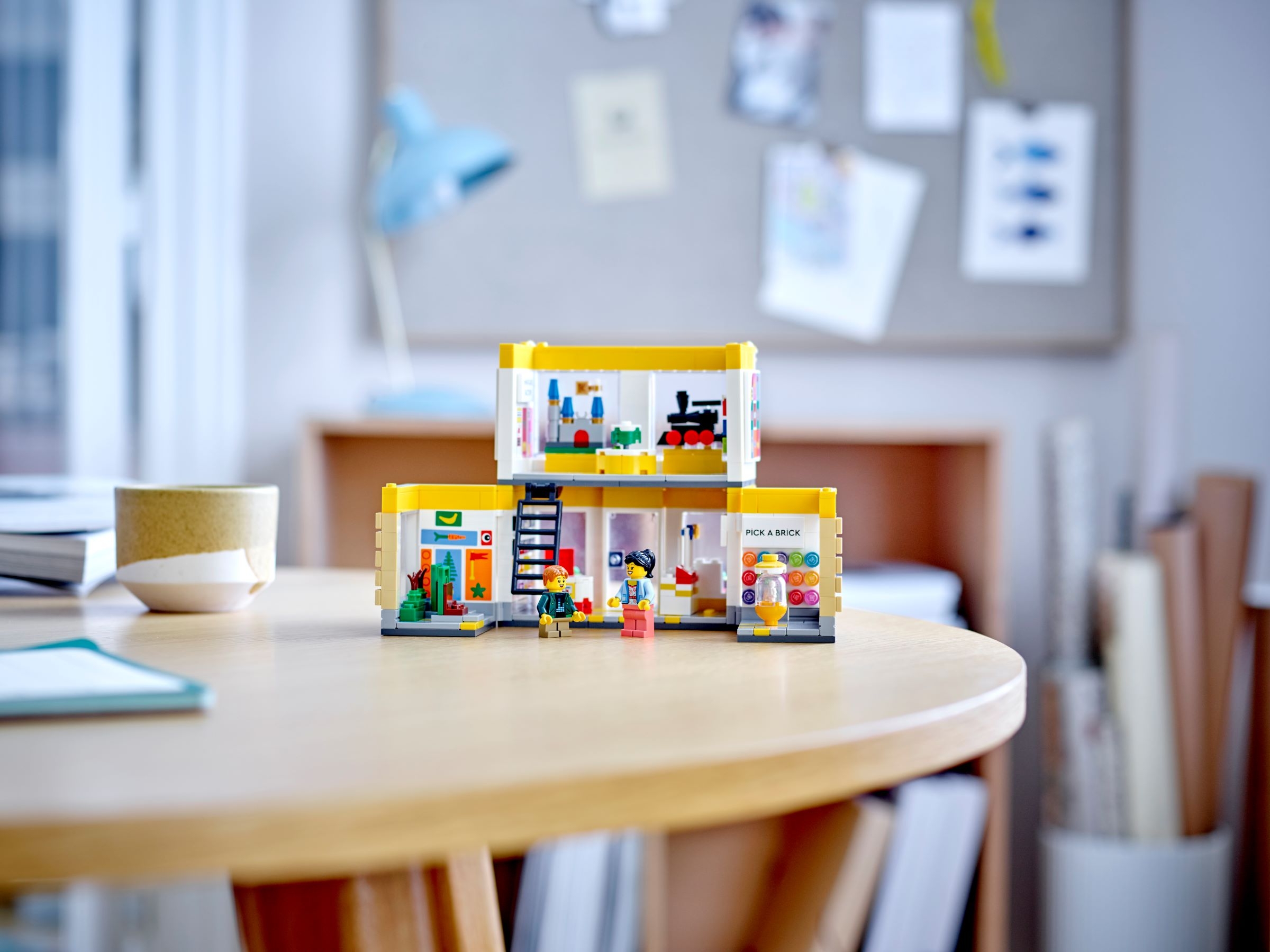 Meta: new LEGO Brand Store set coming to... LEGO Stores