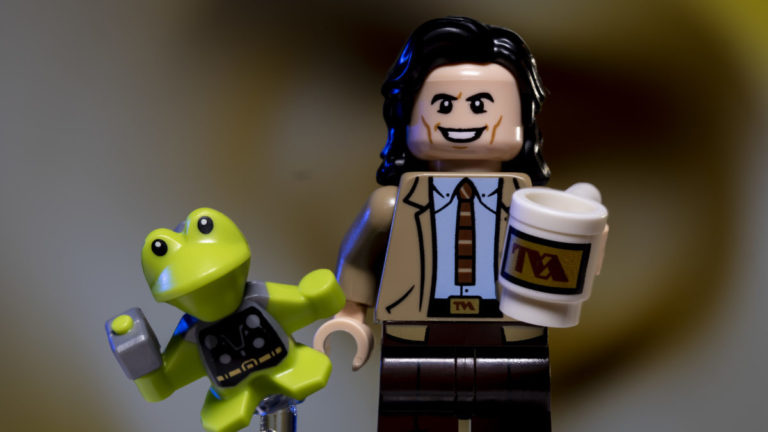 Closer look at LEGO Minifigures 71031 Marvel Studios’ Loki