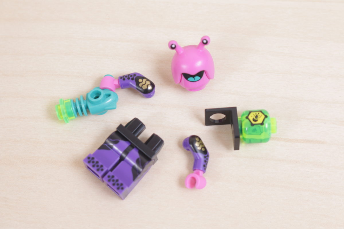 How to build a purple LEGO Classic Space astronaut in 2022