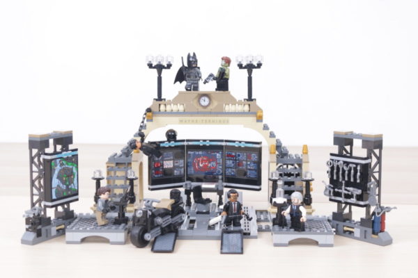 LEGO Batman 76183 Batcave: The Riddler Face-off full review