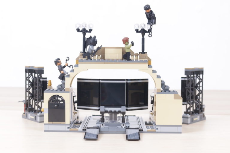 LEGO Batman 76183 Batcave: The Riddler Face-off full review