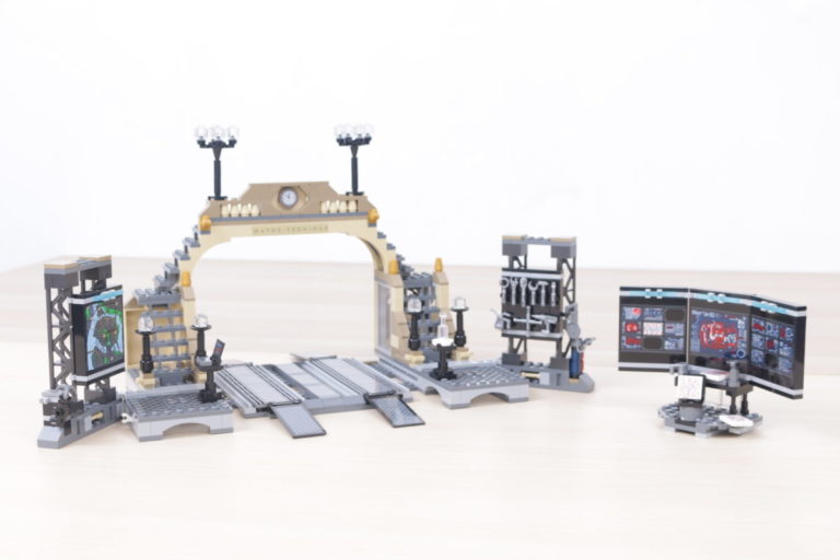 LEGO Batman 76183 Batcave: The Riddler Face-off full review