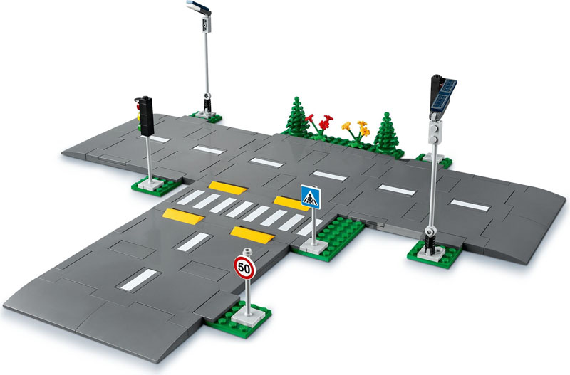 Closer look at LEGO CITY's brand new road plate system
