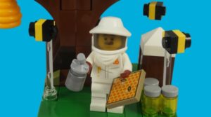 LEGO Collectible Minifigures Series 21 Beekeeper vignette
