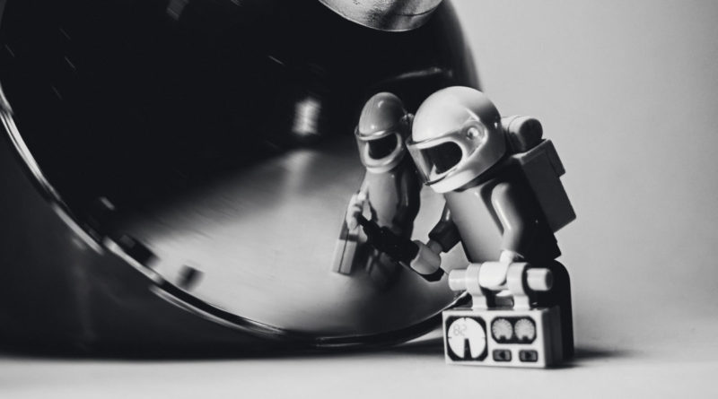 Brick Pic of the Day: Cosmic Mirror