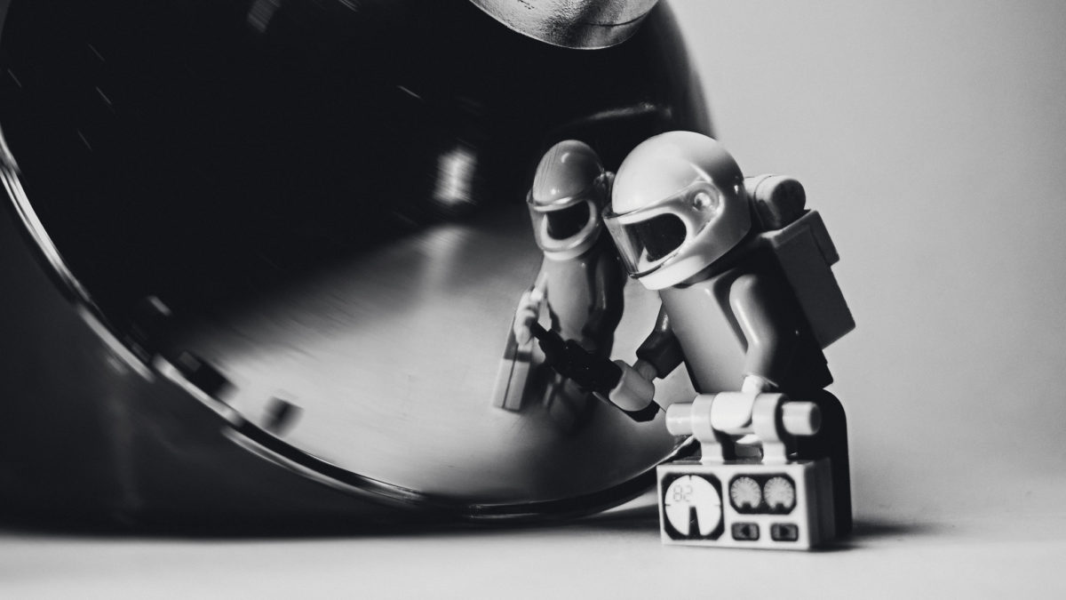 Brick Pic of the Day: Cosmic Mirror