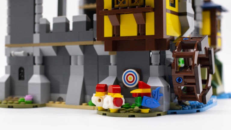 LEGO Creator 3-in-1 castle clash: 31120 vs. 31168