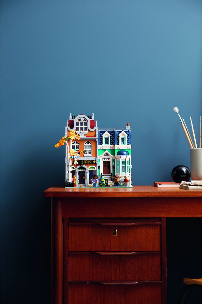 LEGO Creator Expert 10270 Bookshop modular set announced