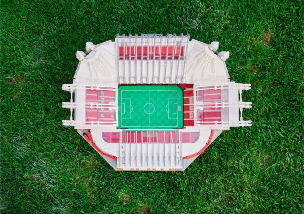 LEGO Creator Expert 10272 Old Trafford – Manchester United visits the ...