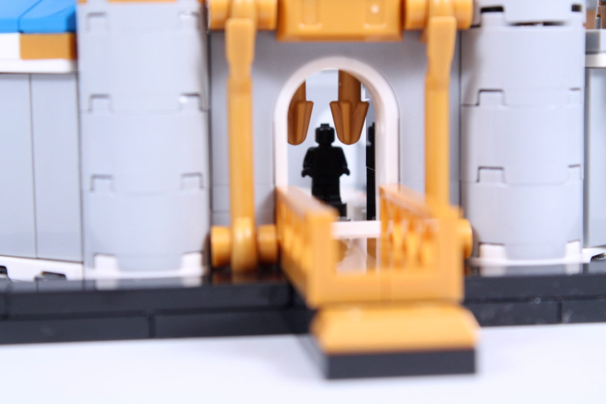 LEGO Disney 40478 Mini Disney Castle review and gallery