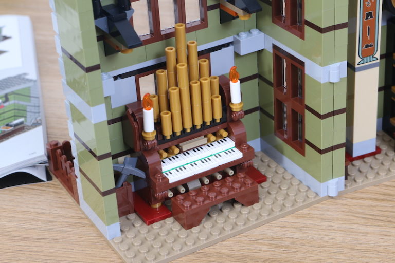 LEGO Fairground Collection 10273 Haunted House review