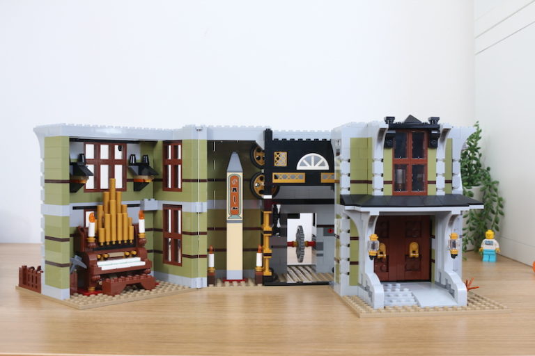 LEGO Fairground Collection 10273 Haunted House review
