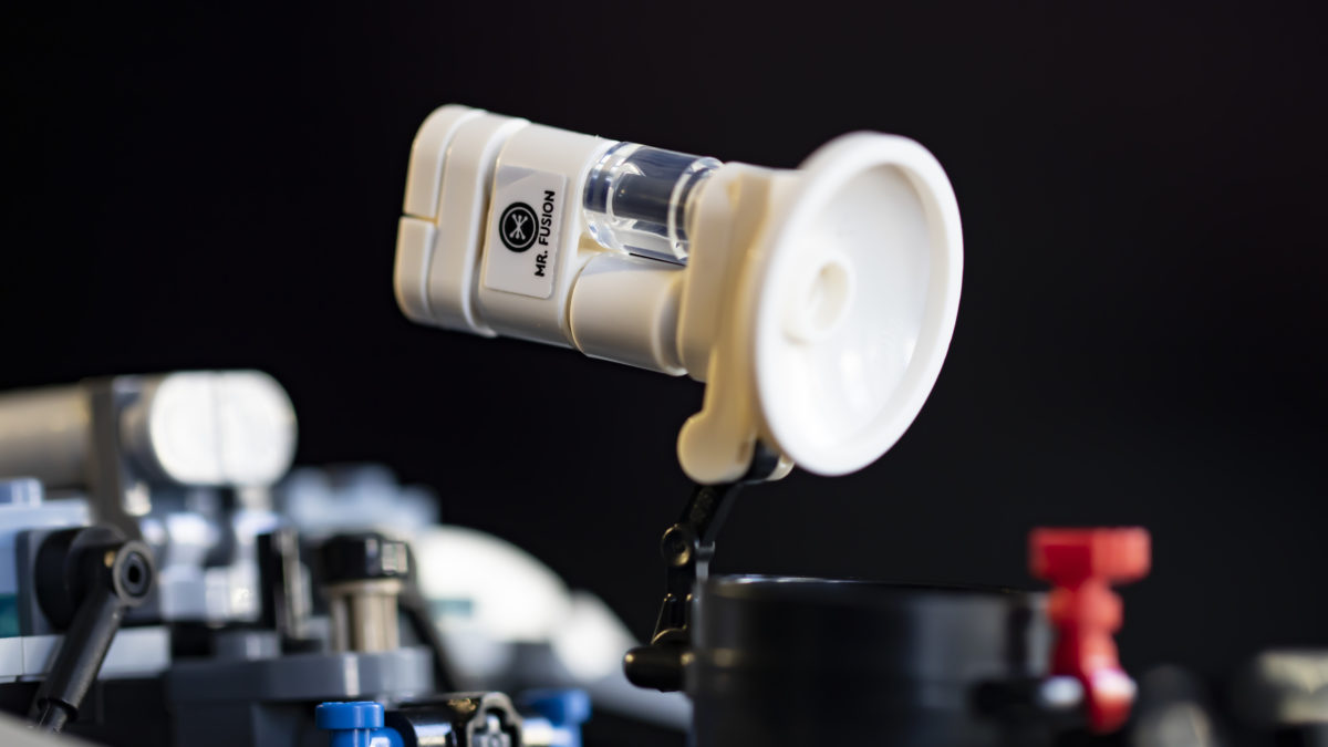 10 nerdy details in LEGO's Back to the Future Time Machine