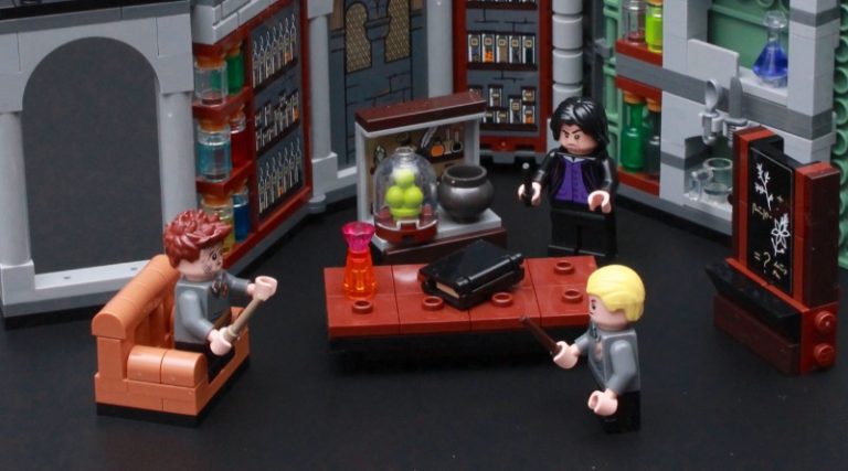 LEGO Harry Potter 76383 Hogwarts Moment: Potions Class review and gallery