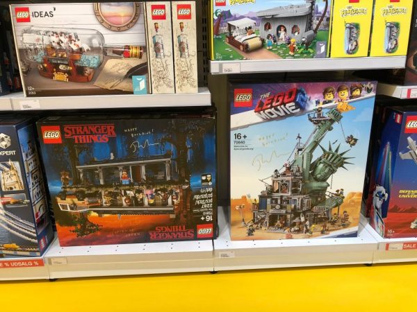 Signed LEGO boxes available in the LEGO House
