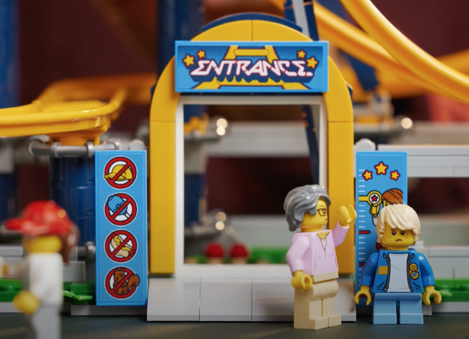 LEGO ICONS 10303 Loop Coaster goes nuts for squirrels