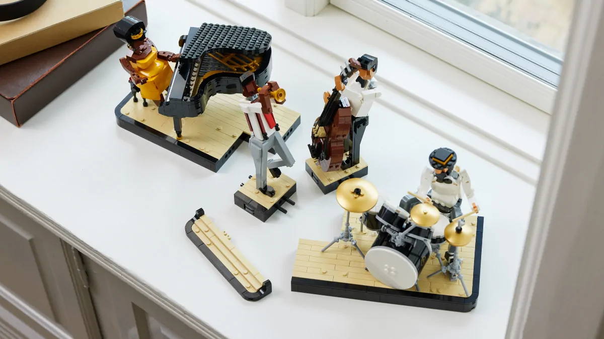 LEGO Ideas 21334 Jazz Quartet can be built by multiple people