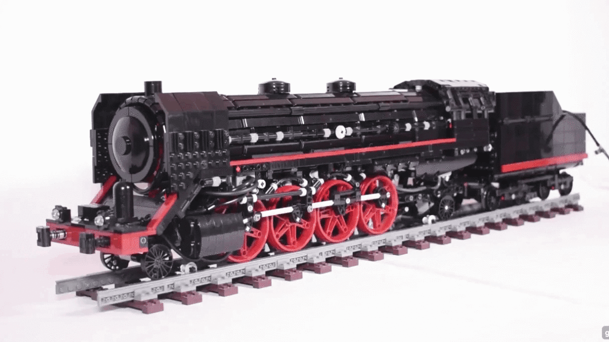 Pneumatic LEGO train rolls into the Ideas review station