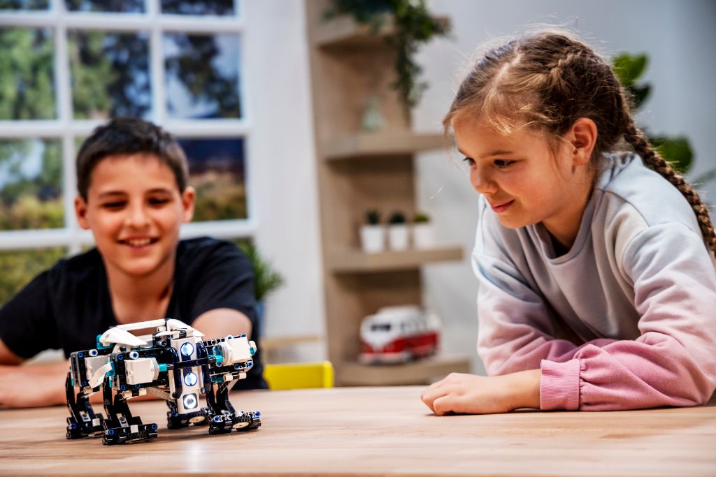 LEGO MINDSTORMS 51515 Robot Inventor revealed