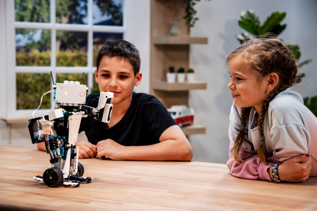 LEGO MINDSTORMS 51515 Robot Inventor revealed