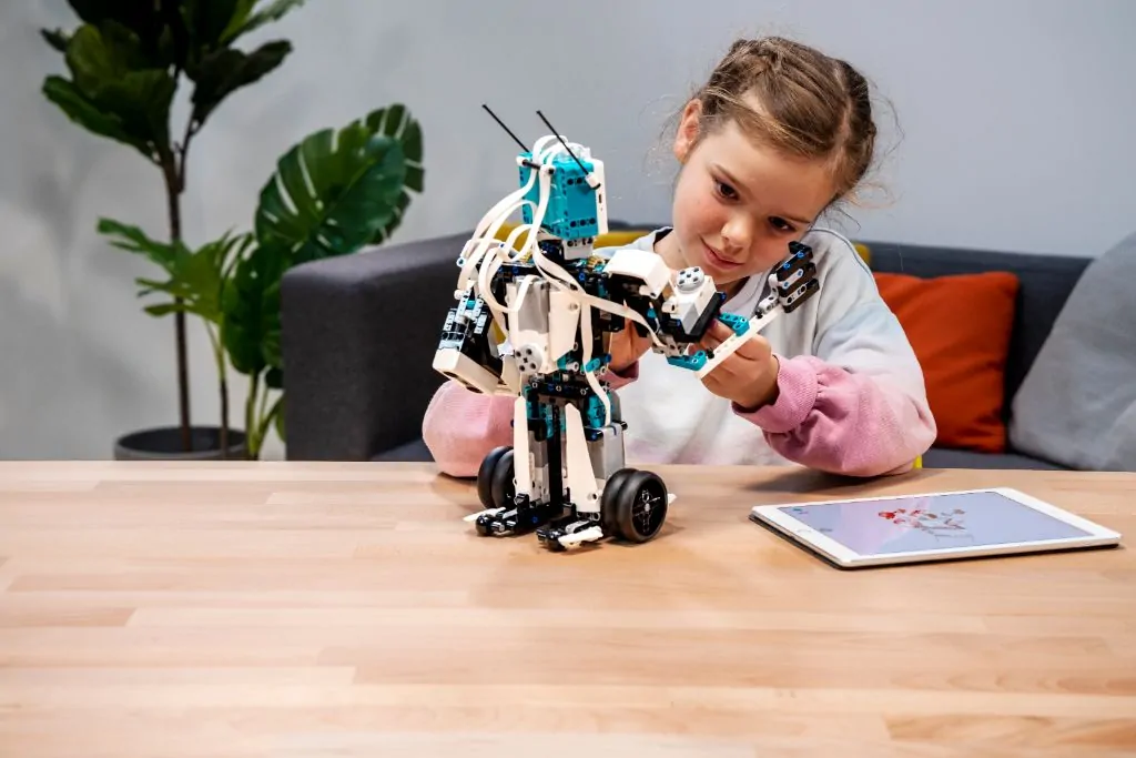 LEGO MINDSTORMS 51515 Robot Inventor revealed