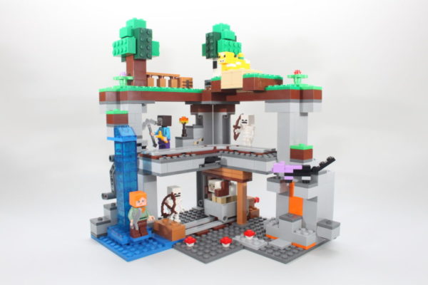 LEGO Minecraft 21169 The First Adventure review