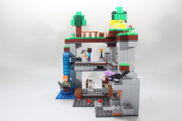 LEGO Minecraft 21169 The First Adventure review