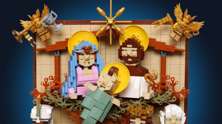 Brick Pic of the Day: Nativity scene on a canvas