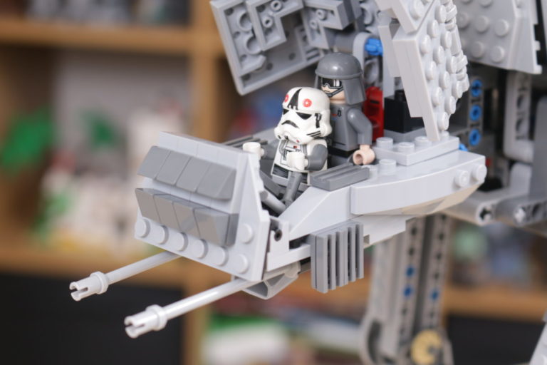 LEGO Star Wars 10178 Motorized Walking AT-AT detailed review