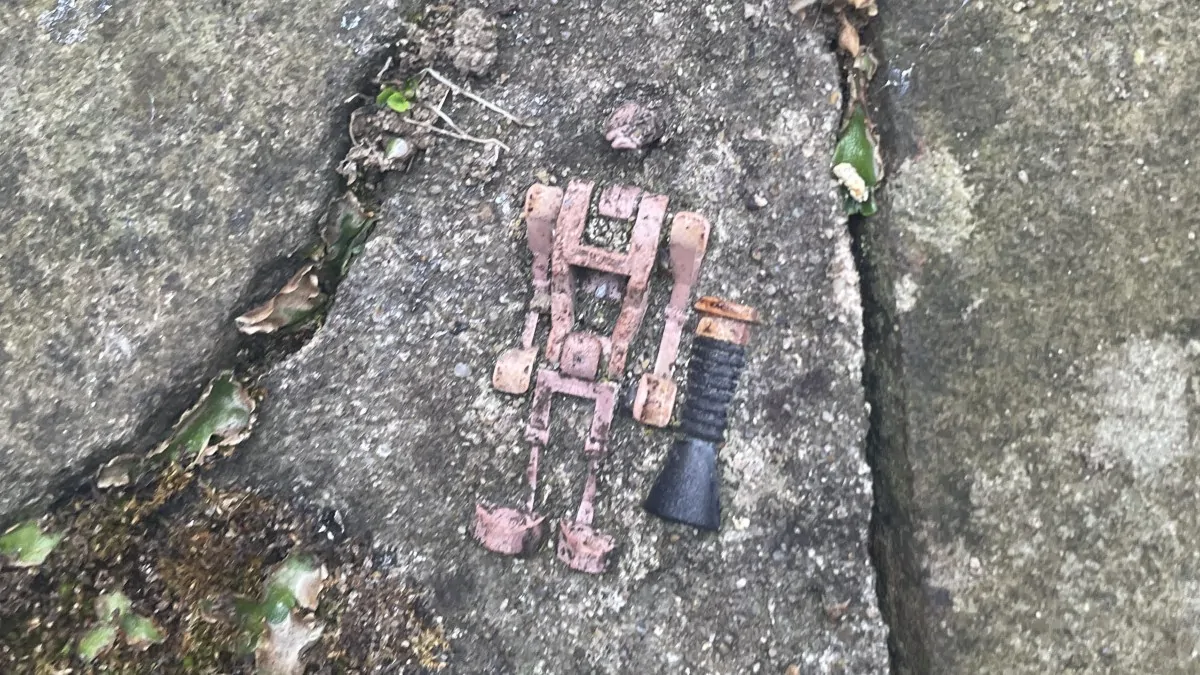 LEGO Star Wars droids can survive over a decade in stone