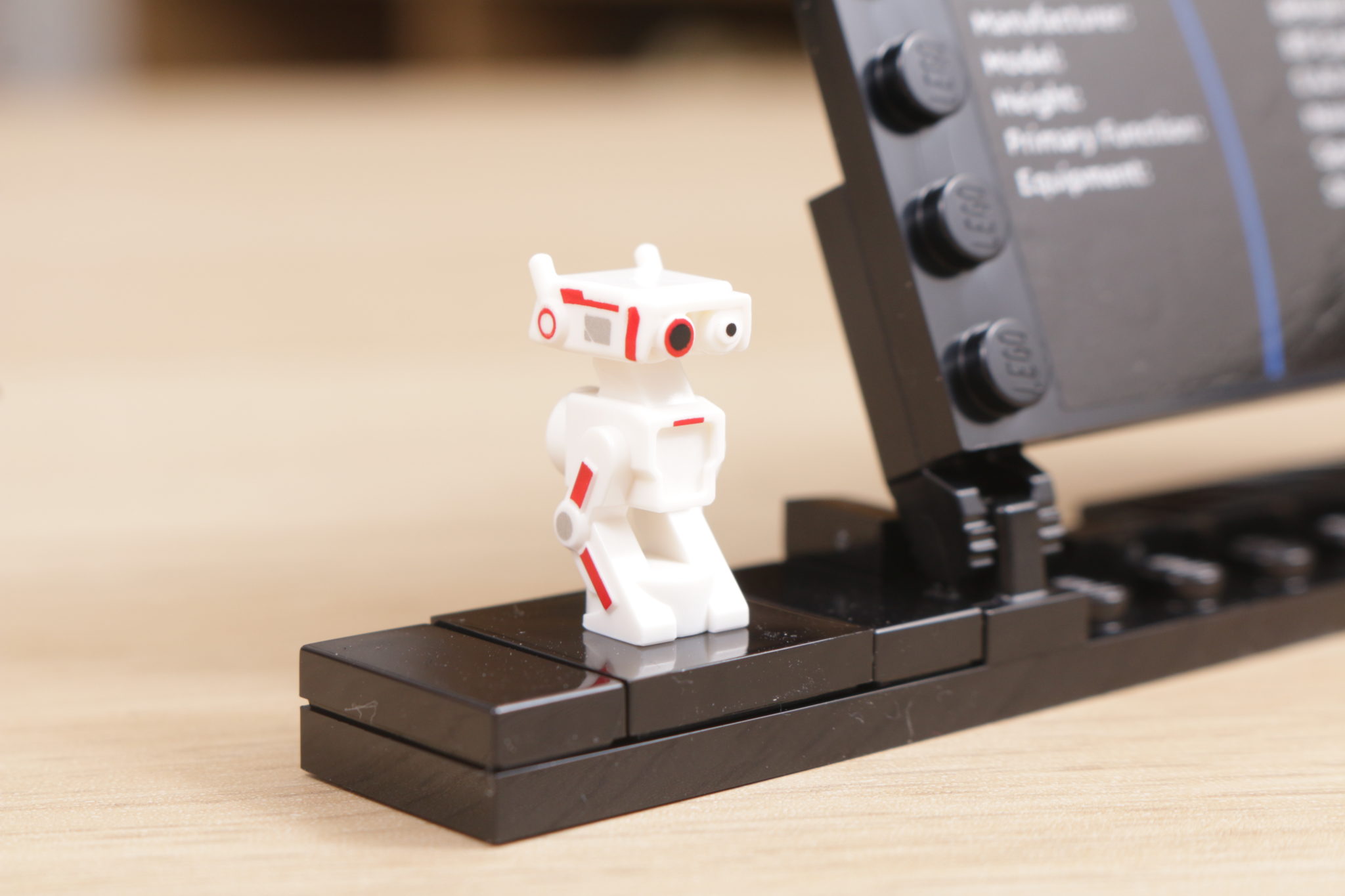 PSA: Now is the time to buy a LEGO Star Wars BD-1 minifigure