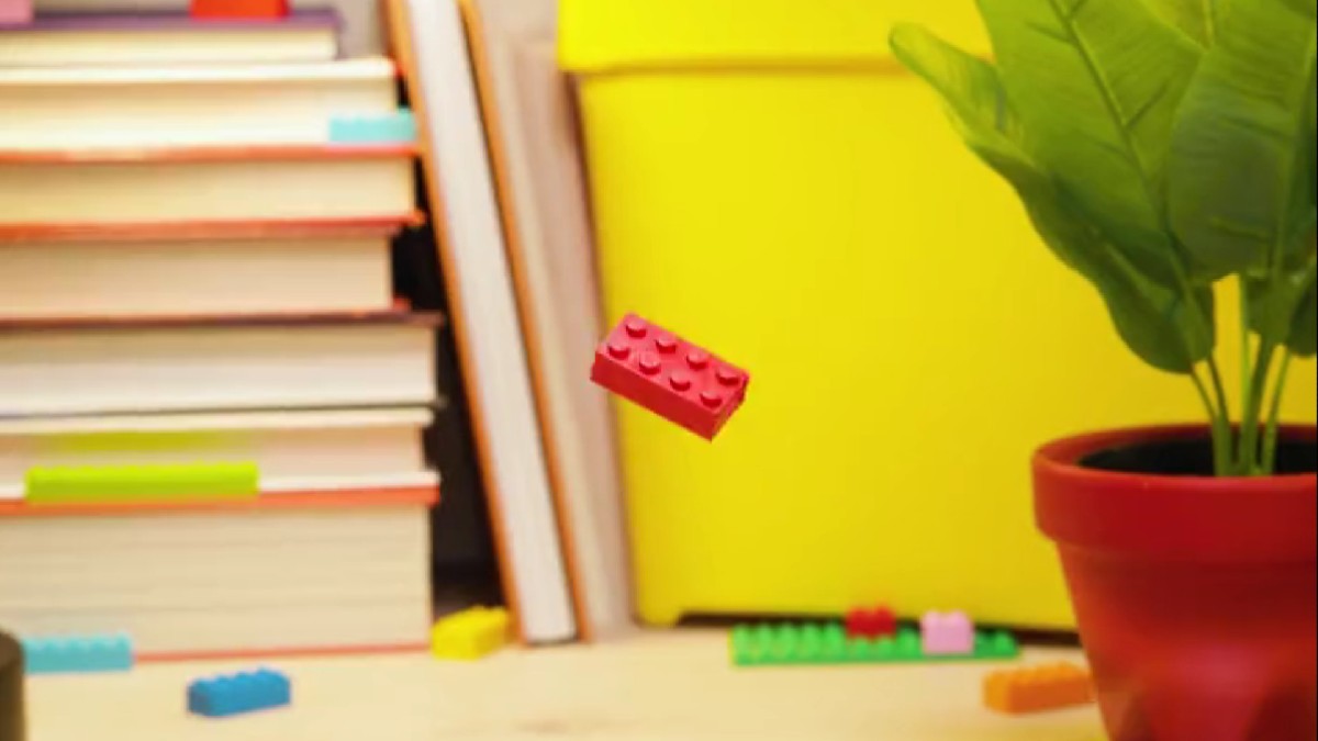 Video wizard creates smooth, improvised LEGO stop-motion