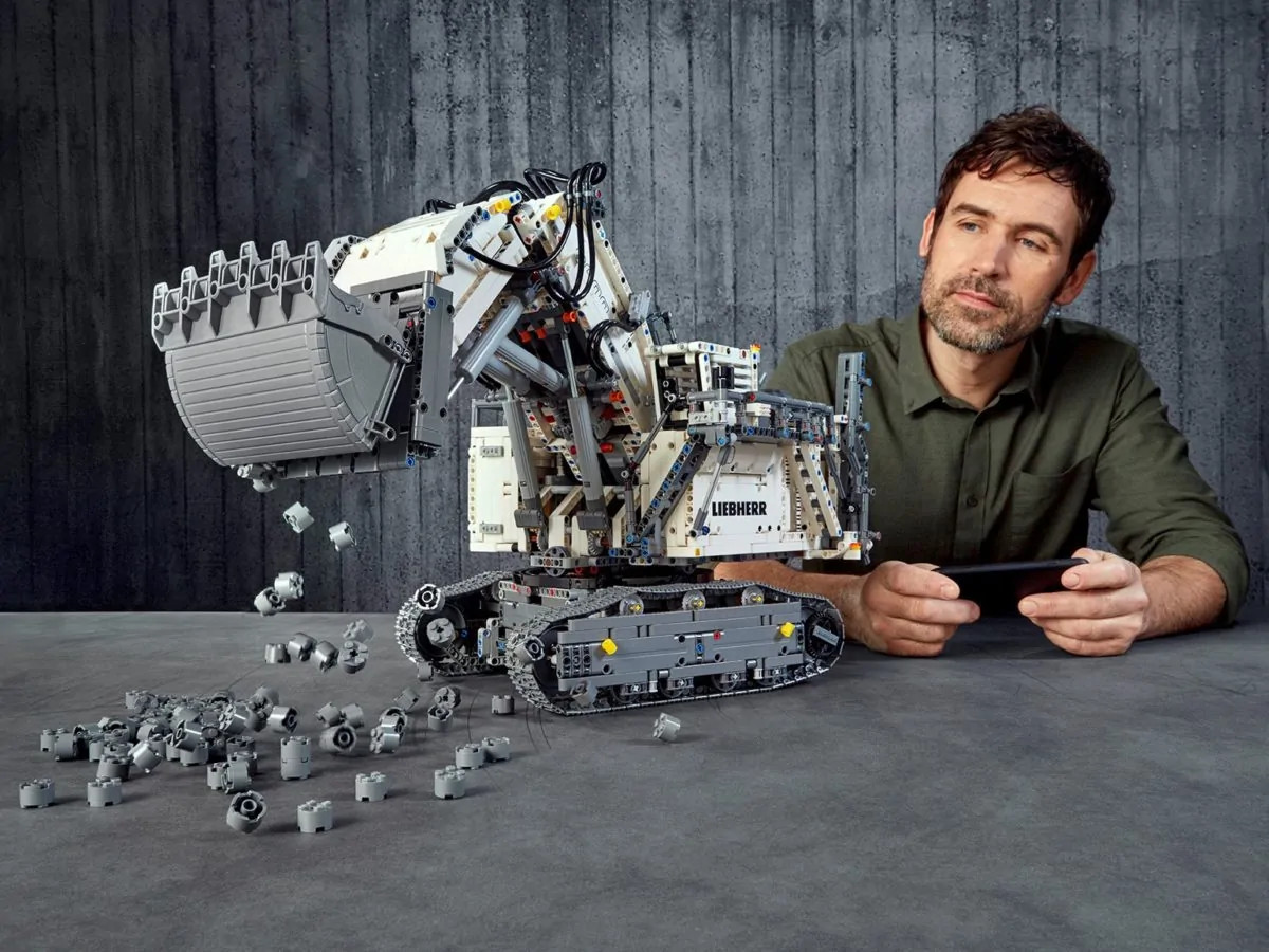 Four reasons to buy LEGO's Liebherr Excavator while you can