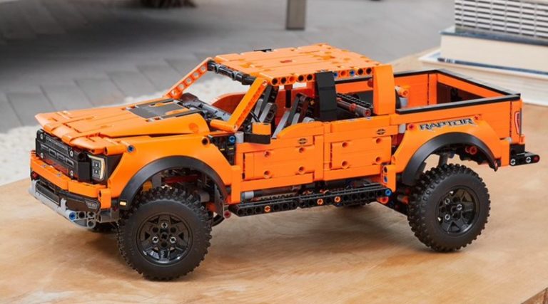 LEGO Technic 42126 Ford F-150 Raptor revealed