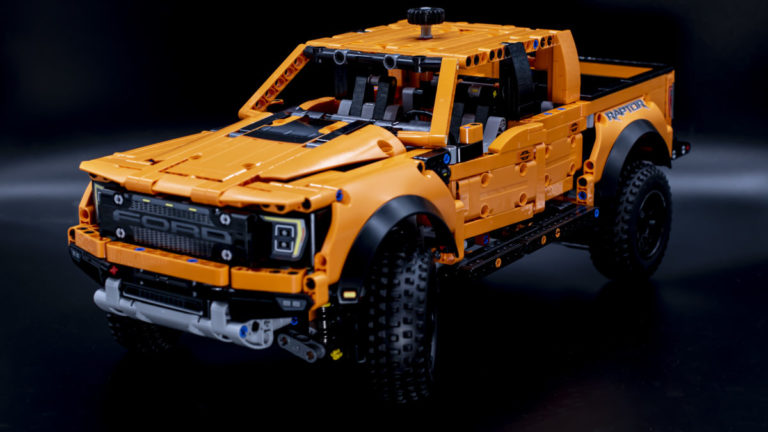 LEGO Technic 42126 Ford F-150 Raptor review and gallery