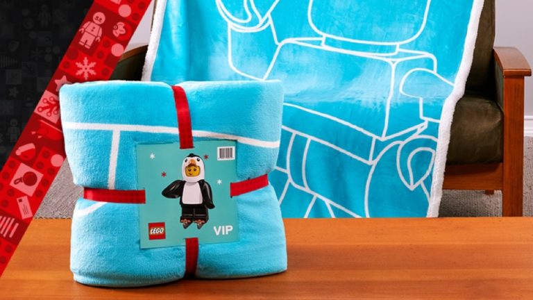 Two LEGO Fleece Blankets return as GWP and VIP items