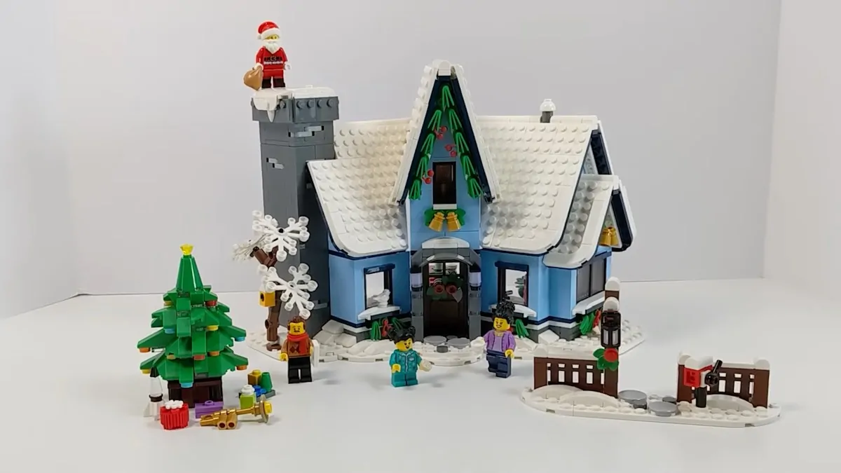 First reviews of LEGO Winter Village 10293 Santa’s Visit