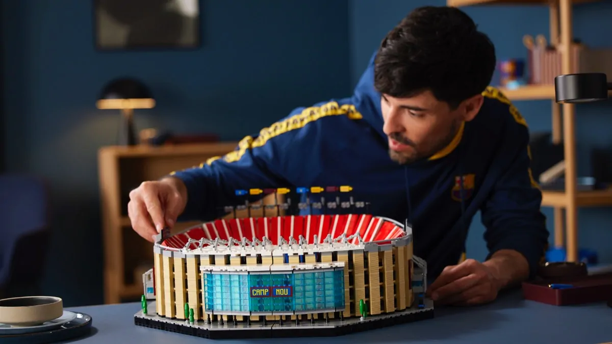 LEGO for Adults 10284 FC Barcelona Camp Nou fully revealed