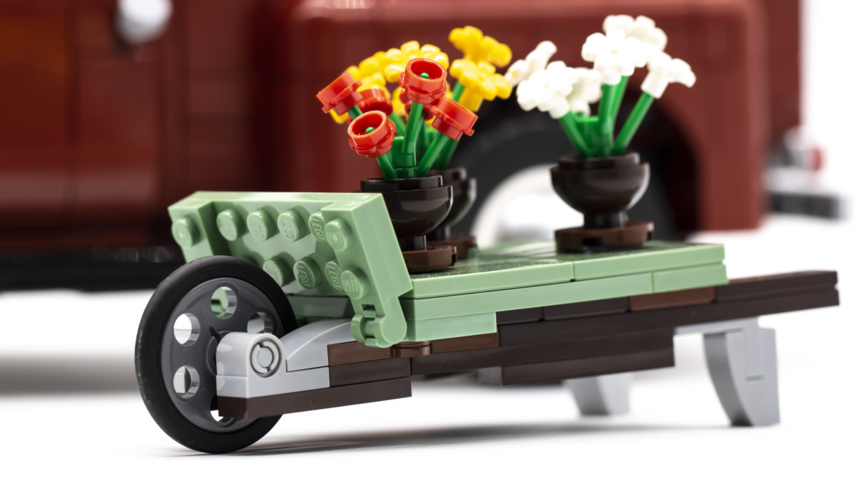 LEGO for Adults 10290 Pickup Truck review and full gallery
