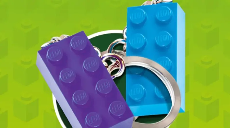 Free LEGO keychain with select orders at official US shop
